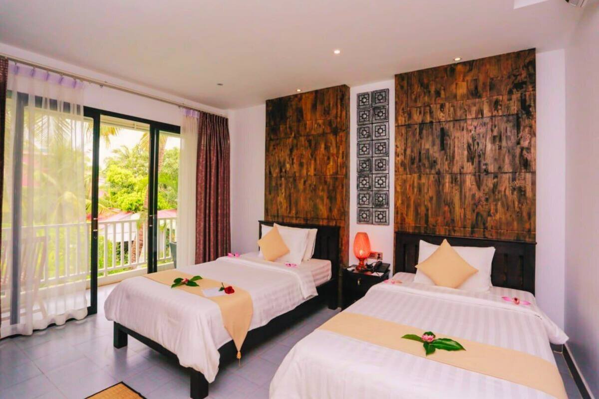Quarto Twin Deluxe, varanda, vista para o jardim | Secretária, Wi-fi grátis