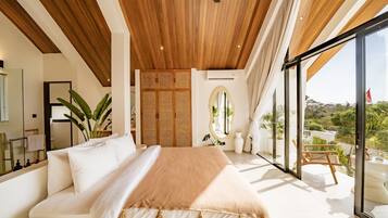 Villa de Luxo, 1 cama king-size, vista para a piscina | Lençóis de algodão egípcio, roupa de alta qualidade, cofre no quarto