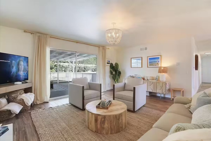 Spa, Beaches, Wine Country: Santa Barbara Coastal Escape For Friends And Family - Isla Vista, CA