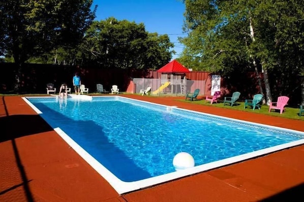 Piscina exterior sazonal