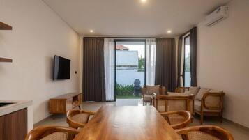 Villa Familiar, pátio, vista para a piscina | Sala de estar