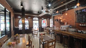 Pequeno-almoço preparado no momento diário (250 THB por pessoa)