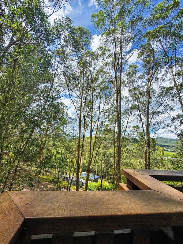 Casa, sacada, vista para o pátio | Terraço/pátio