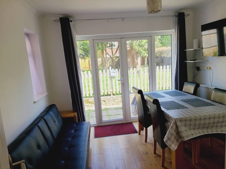 Rusper Retreat - Gatwick - Dorking