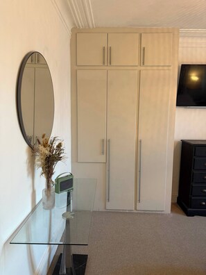 Apartamento, 4 quartos | Interior