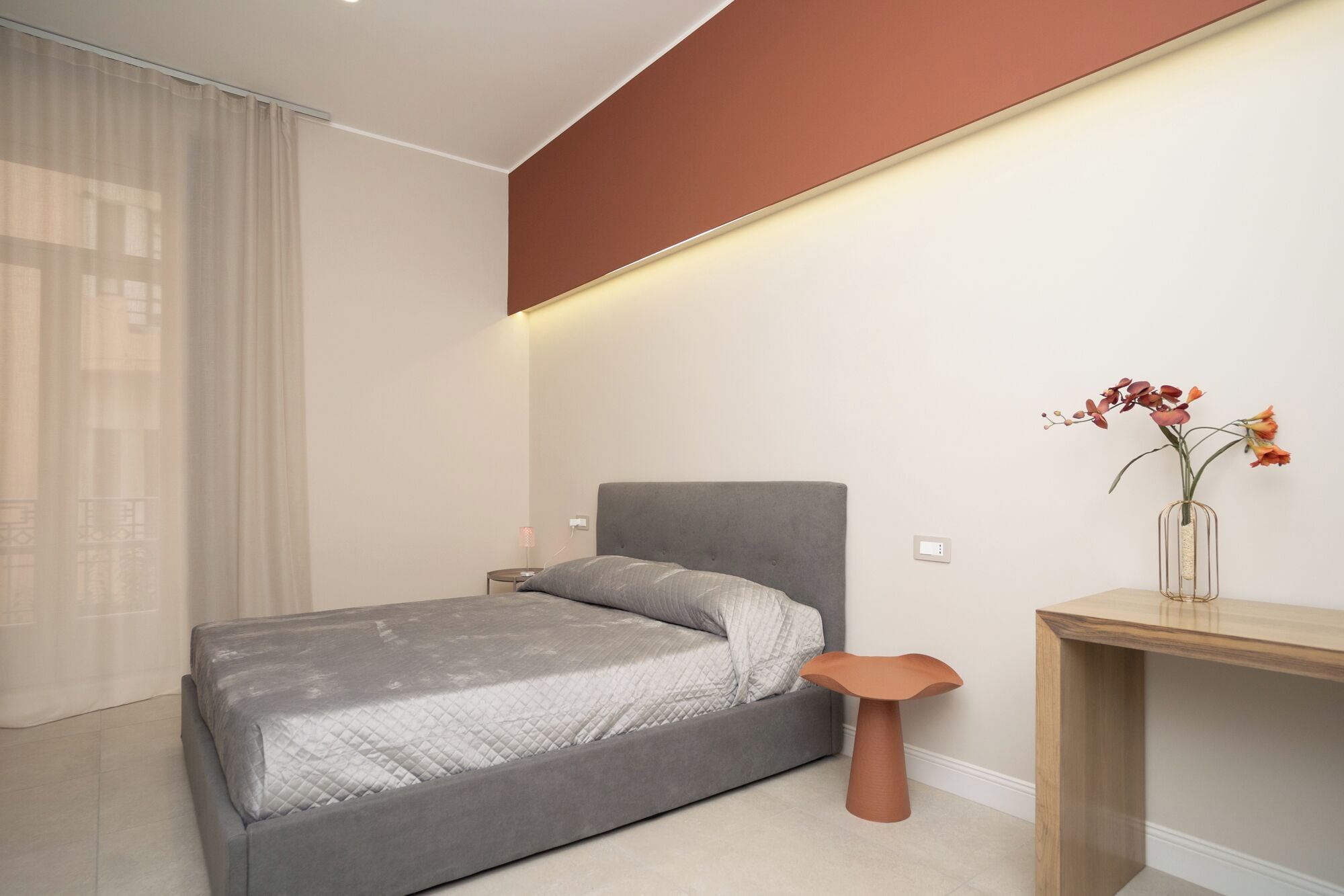 Quarto | Cofre no quarto, secretária 