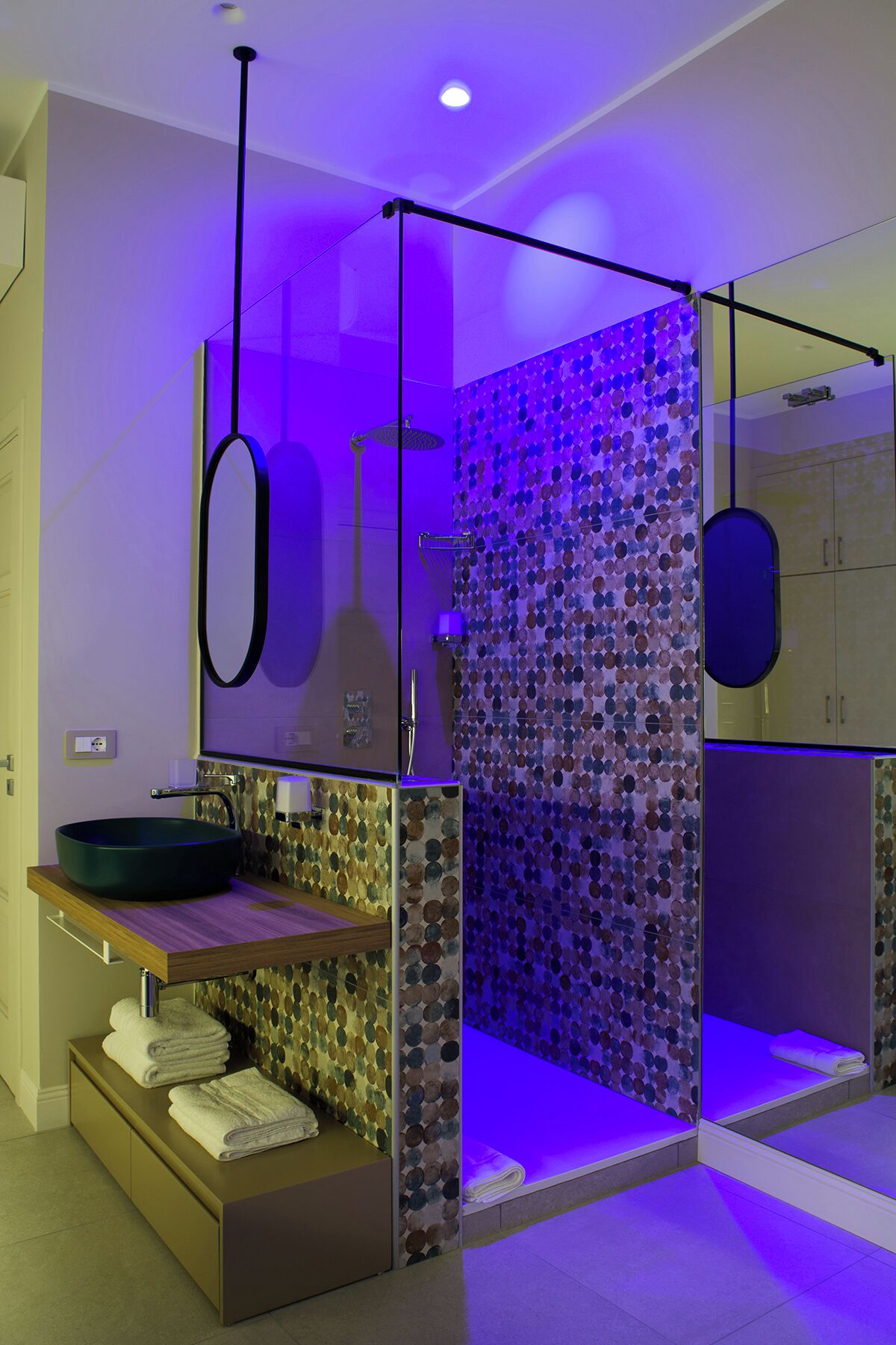 Quarto | Cofre no quarto, secretária 