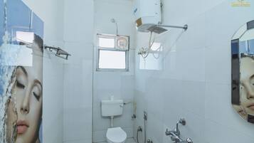 Quarto Standard | Casa de banho | Toalhas fornecidas