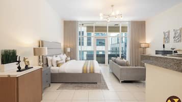 Estúdio de Luxo, varanda, Vista para a cidade | Cofre no quarto, com decoração personalizada