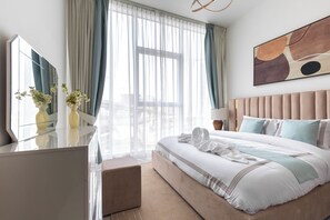 Apartamento superluxo, 3 quartos, piscina particular, vista para a cidade | Individualmente decorados, individualmente mobiliados, escrivaninha