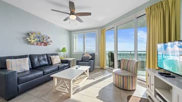 Apartamento Signature em Condomínio Fechado, 2 quartos, aceitam-se animais de estimação | Sala | Smart TV de 50 polegadas com canais digitais