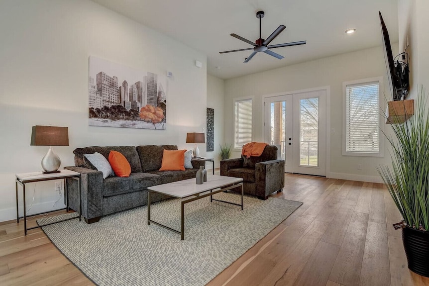 Munice U Too At Trinity Grove - Trinity Groves - Dallas