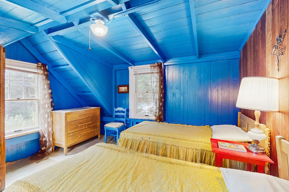 Cozy island cottage near local attractions with breezy yard & inviting ...