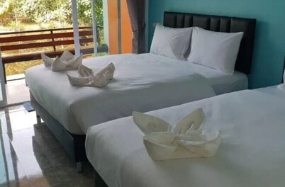 Thipburee Riverside Hotel