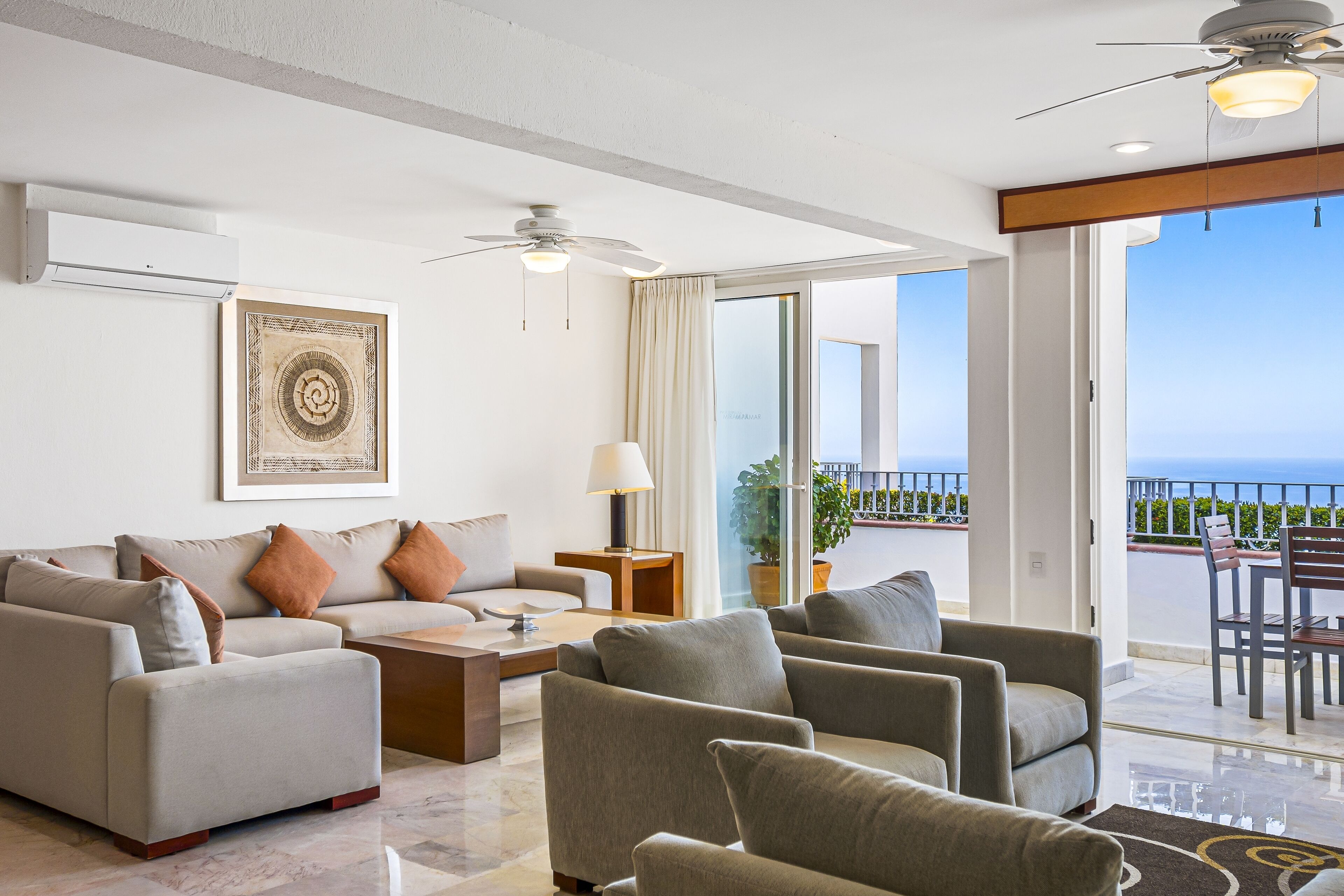 Elegant Bayview Suite With Terrace Access, Full Kitchen, Pool, Hot Tub & Gym - Puerto Vallarta