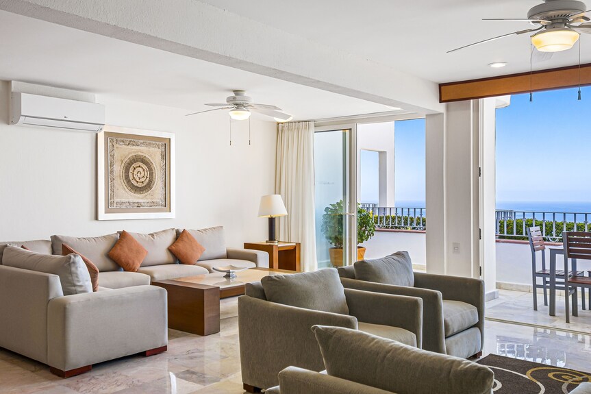 Elegant Bayview Suite With Terrace Access, Full Kitchen, Pool, Hot Tub & Gym - Puerto Vallarta