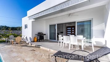 Villa, 3 quartos, acessĂvel, fumadores | RefeiçÔes ao ar livre