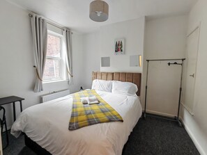 4 quartos, Wi-Fi de cortesia, roupa de cama