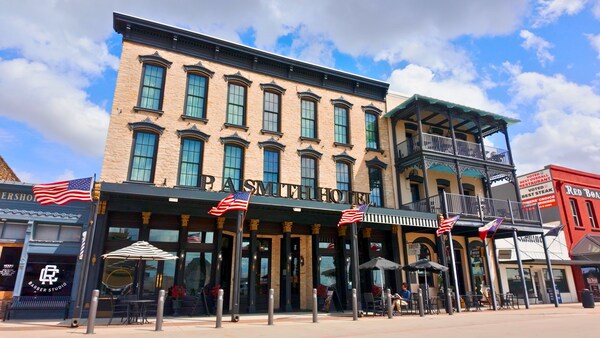 P.a. Smith Hotel - Navasota, TX