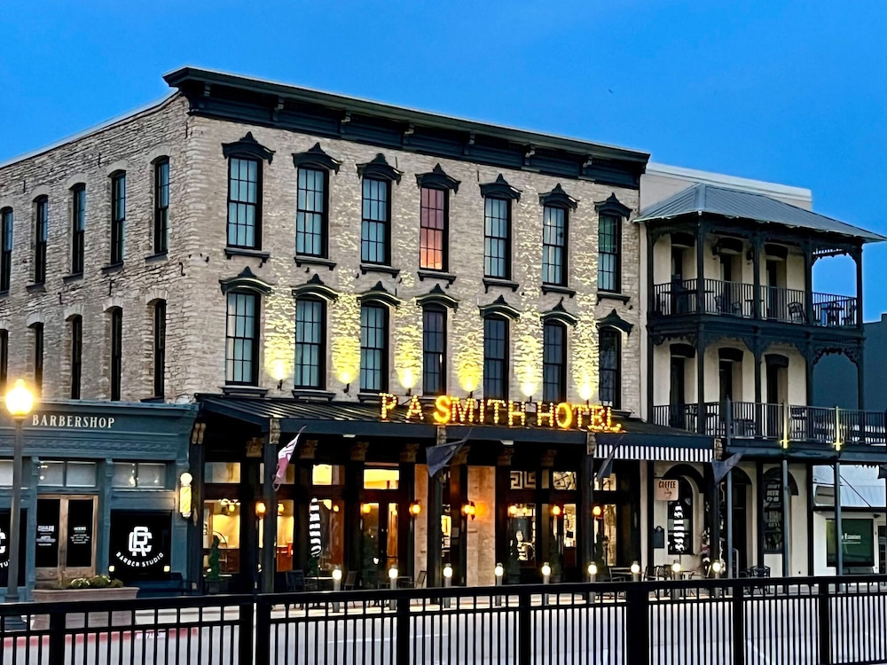 P.a. Smith Hotel - Navasota, TX