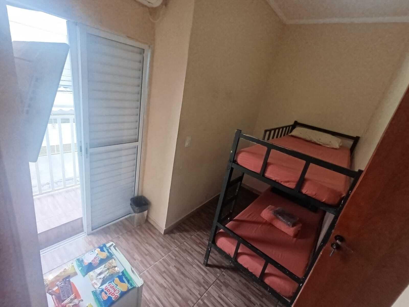 Quarto Twin Familiar, Vista para a cidade | Ferro/tábua de engomar, Wi-fi grátis 