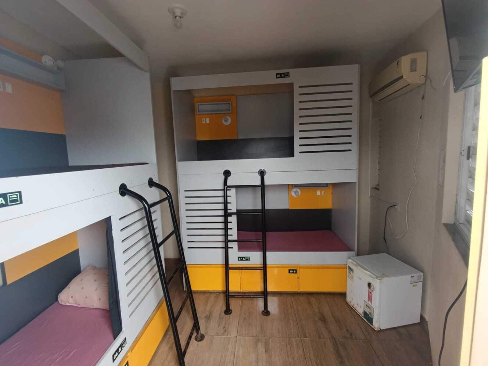 Quarto Quádruplo Familiar, varanda, Vista para a cidade | Ferro/tábua de engomar, Wi-fi grátis 