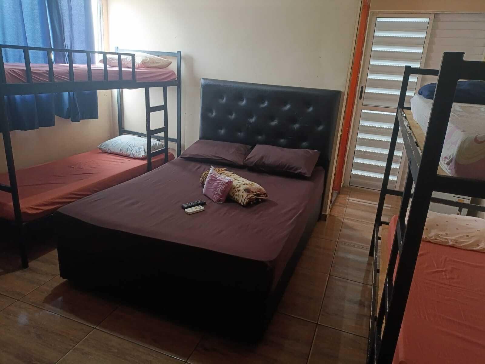 Quarto Familiar, varanda, Vista para a cidade | Ferro/tábua de engomar, Wi-fi grátis 