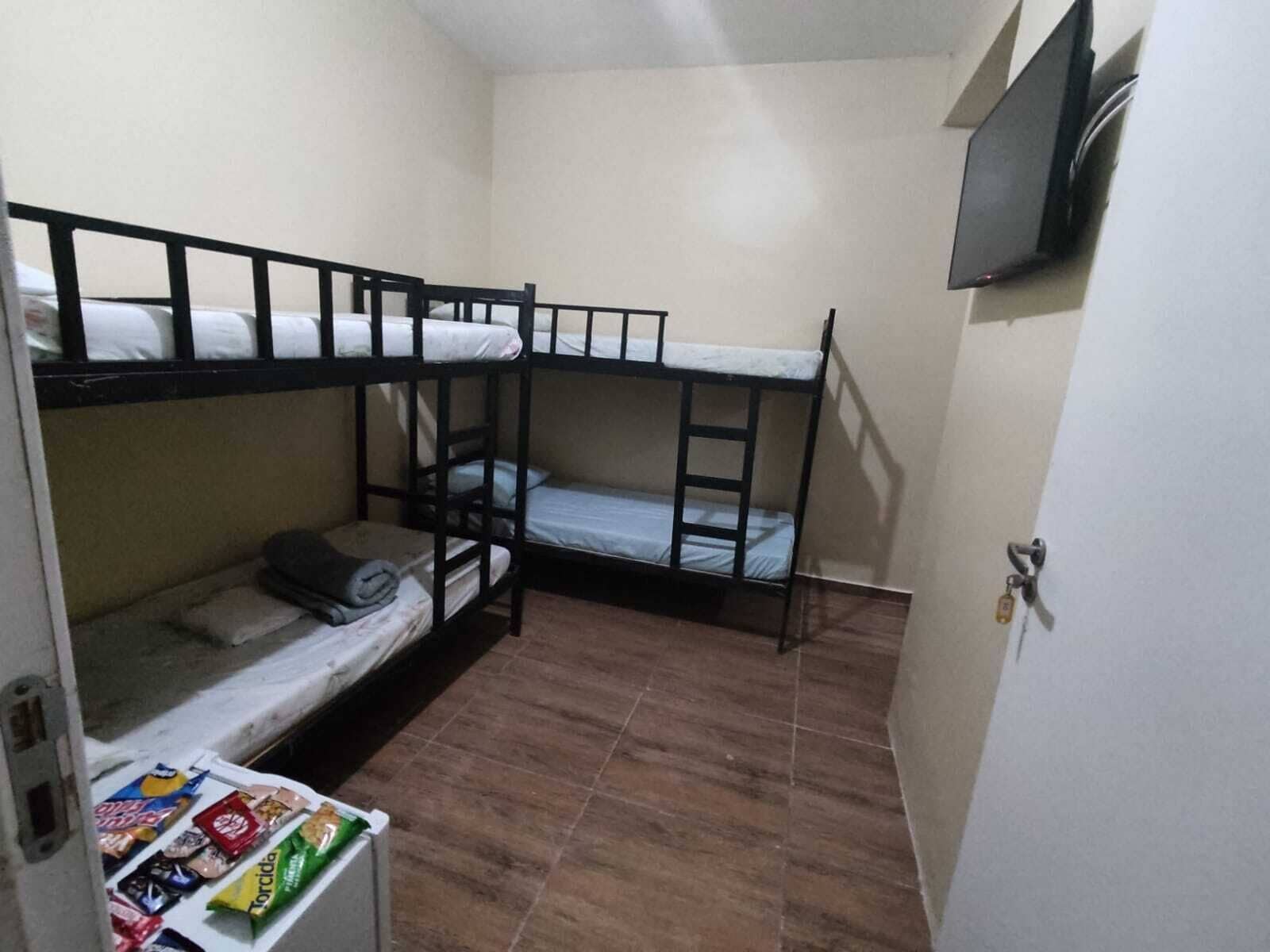 Quarto Quádruplo Familiar | Ferro/tábua de engomar, Wi-fi grátis 