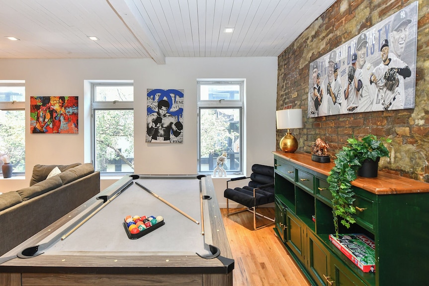 Fabulous 5-bedroom Townhouse With Patio Terrace In Vibrant New York - New York