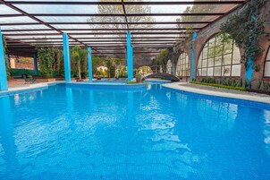 2 piscinas exteriores 