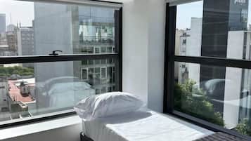 Apartamento, 2 quartos (1515) | Cofre no quarto, secretária