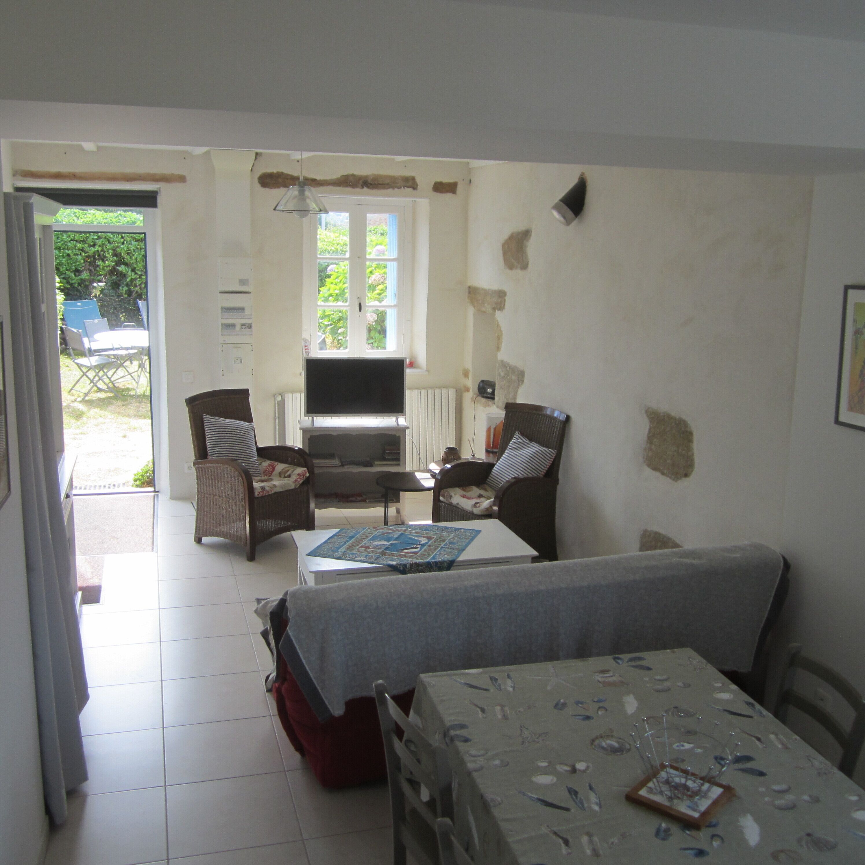 Pen Ty Lumineux Avec Jardinet Clos, En Plein Cœur De La Côte De Granit Rose - Trégastel