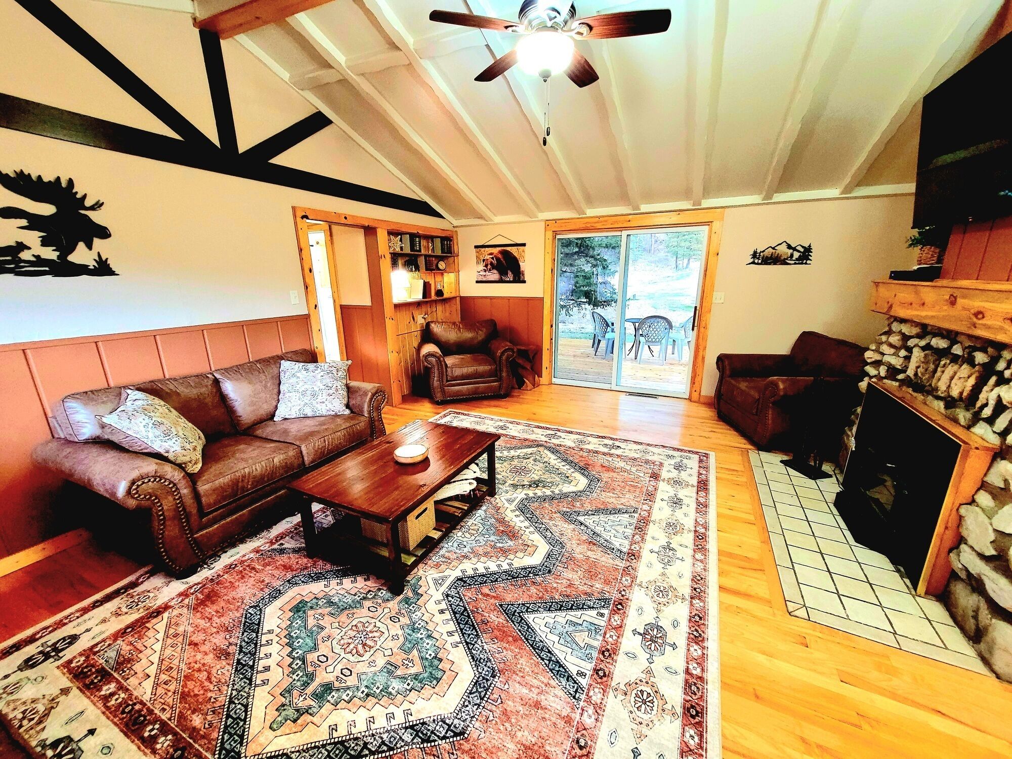 Ponderosa Lodge At Black Elk  Hot Tub, Taproom, Fireplace & Fun! - Rapid City, SD