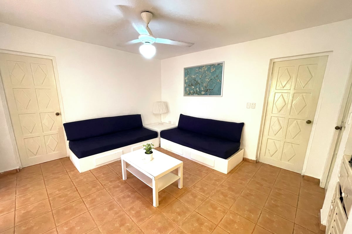 Villa, 2 quartos, varanda, vista para o jardim | Sala de estar | Televisor LCD 
