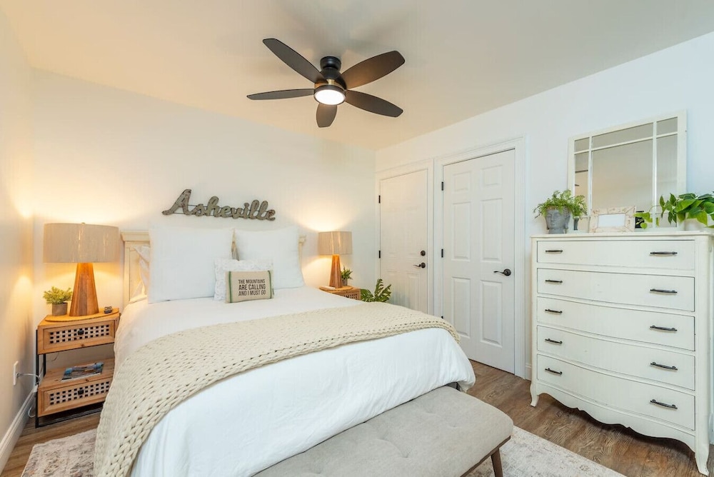 Pet Friendly Studio Near Biltmore W Espresso Bar - Asheville, NC