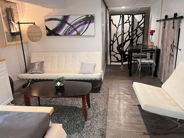 Hot Tub | Central | Clean | Quiet | Private Suite| 3 Queen Beds Close To Nrgh - 納奈莫