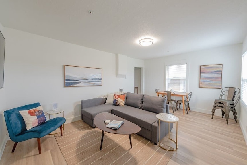 Charming Modern Cottage, Downtown @Pinpointstays - Oregon