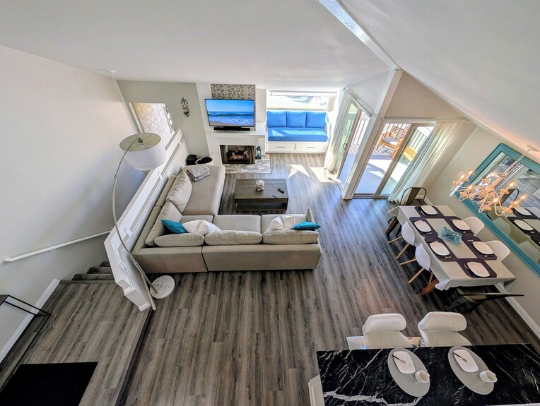 Remodeled Beach Gem: 1 Block To Sand, Pool, Jacuzzi - Ventura, CA
