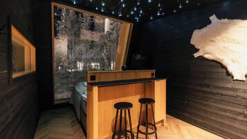 Quarto Duplo Exclusivo, 1 cama queen-size, não fumadores, junto ao pátio | Wi-fi grátis, roupa de cama fornecida