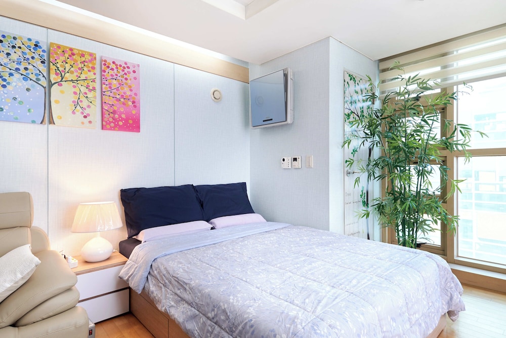 SUPER 1 Bedroom Corner Condo! Best deal in Gangnam with a "Premier Host ...