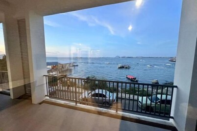 GUIXIAN ARANYA SEAVIEW INN(24-hour Chinese butler/near the seafood market terminal)