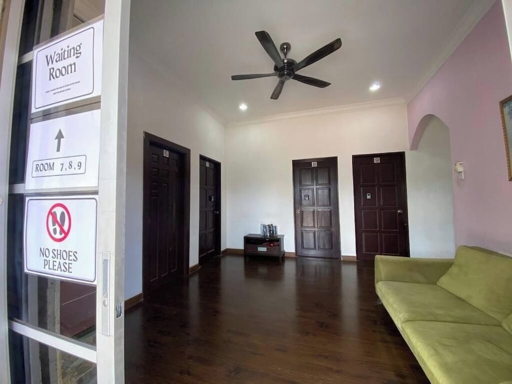 Besut Guesthouse - Kampung Raja