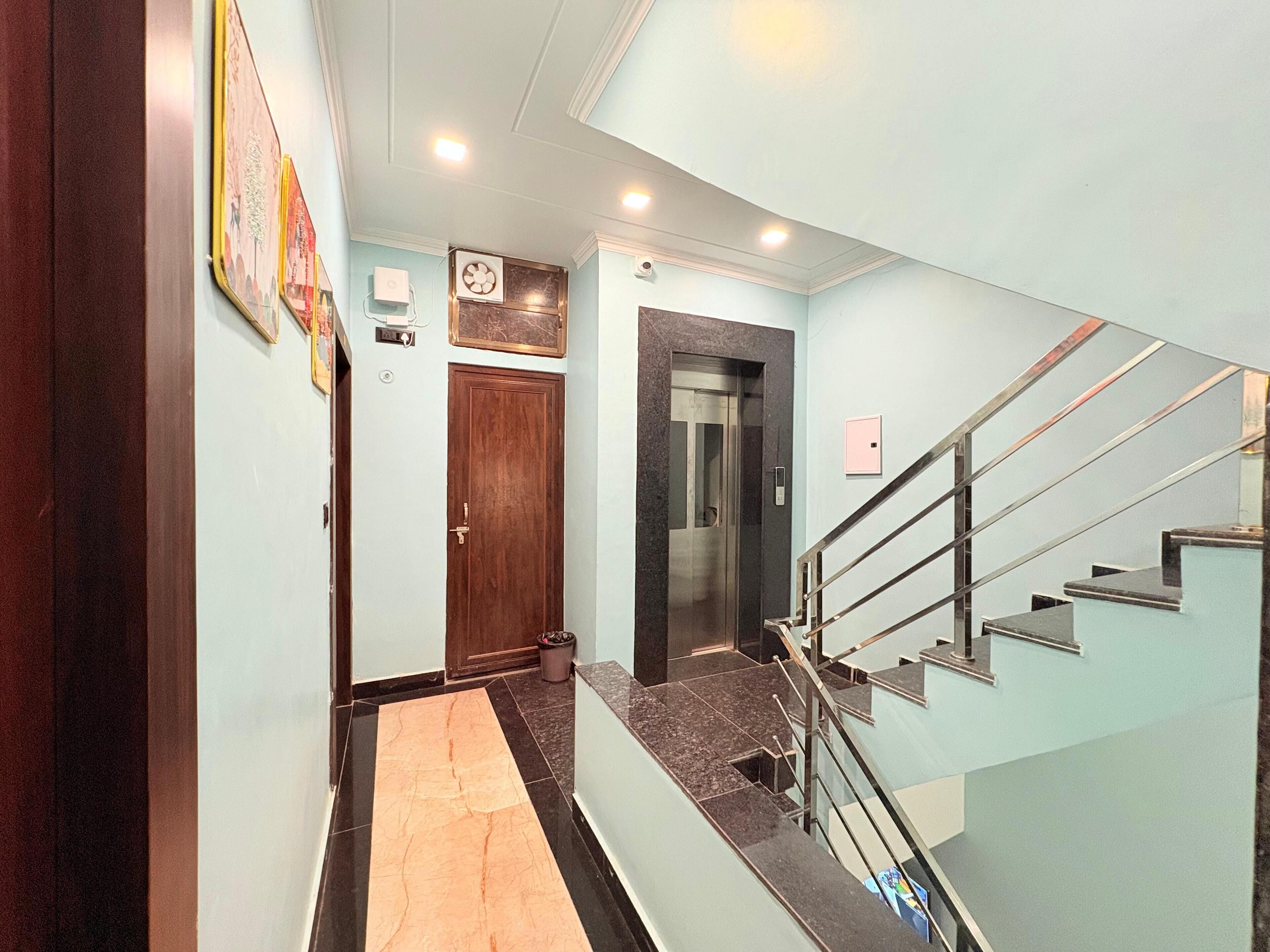 Pequeno-almoço completo diário (175 INR por pessoa) 