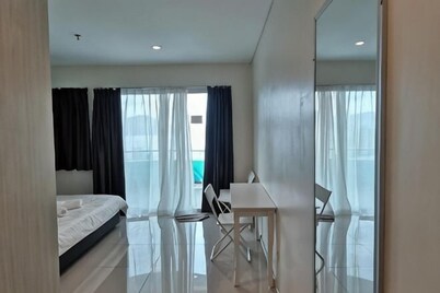 Peaceful 1-Bedroom Unit at Marina Island by JoMy Homestay