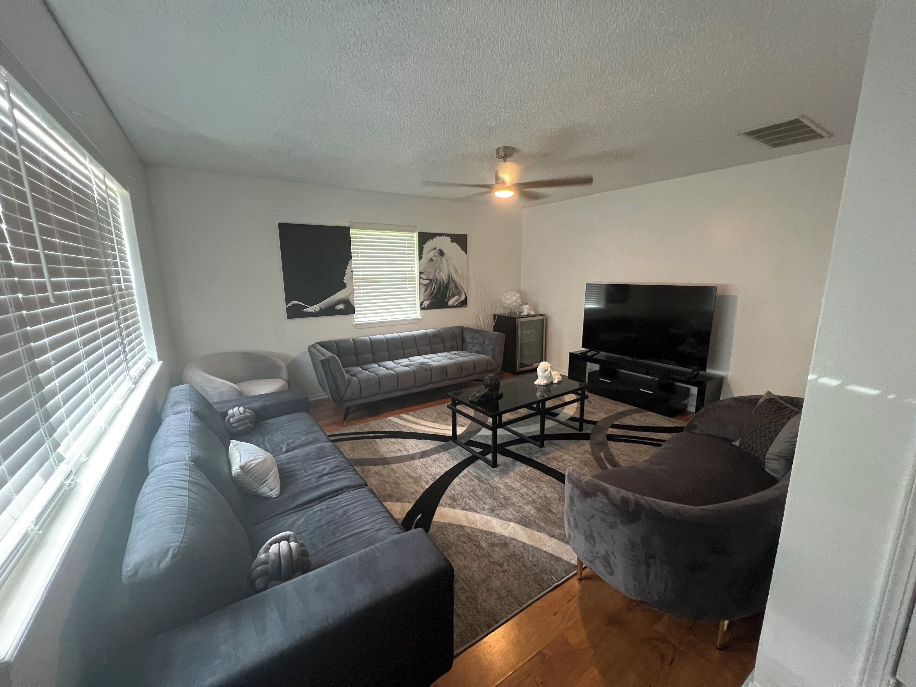 Welcome To The Lion House, The House That Welcomes You To Bentonville's Downtown - Rogers, AR