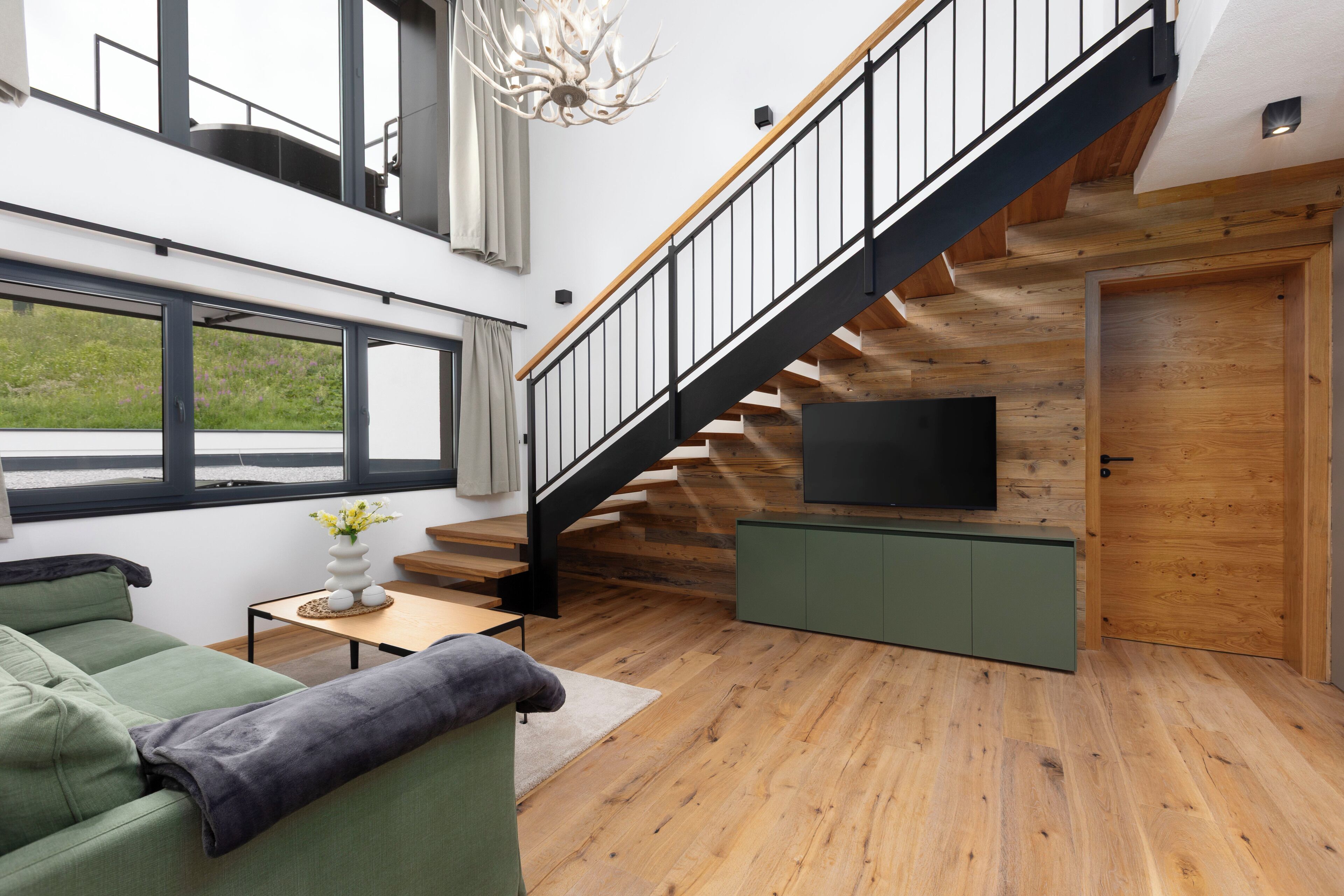 Premium Appartement mit 3 Schlafzimmern (9 Personen) + Bergblick | Sala de estar | Televisor de 40 polegadas com canais via satélite 