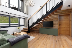 Premium Appartement mit 3 Schlafzimmern (9 Personen) + Bergblick | Sala de estar | Televisor de 40 polegadas com canais via satélite