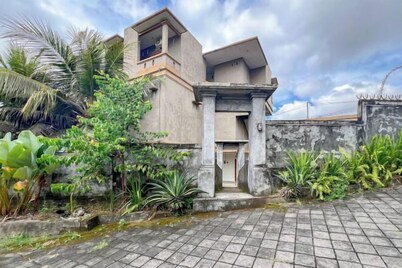 Soka Asri Guest House near Bali Zoo RedPartner