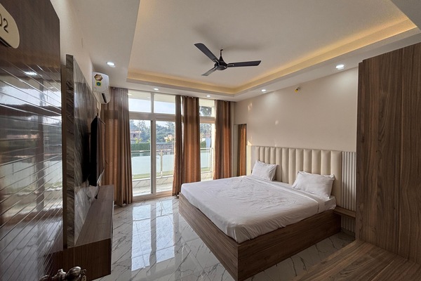 Quarto casal luxo, sacada, vista para o jardim | Wi-Fi de cortesia
