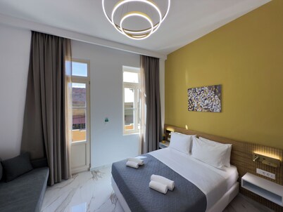 Deluxe Center Suites